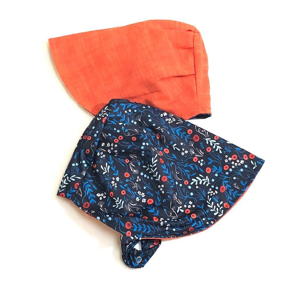 Water Play Bonnet in Navies Daisies – UB2 | Urban Baby Bonnets